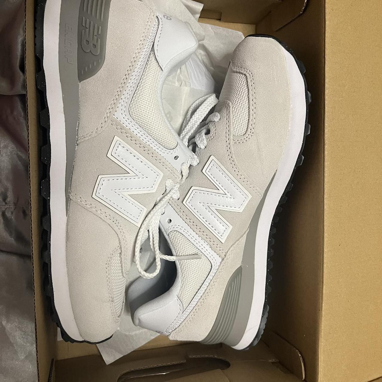 US WOMENS 567 Core New Balance Size 7.5 NEVER... - Depop