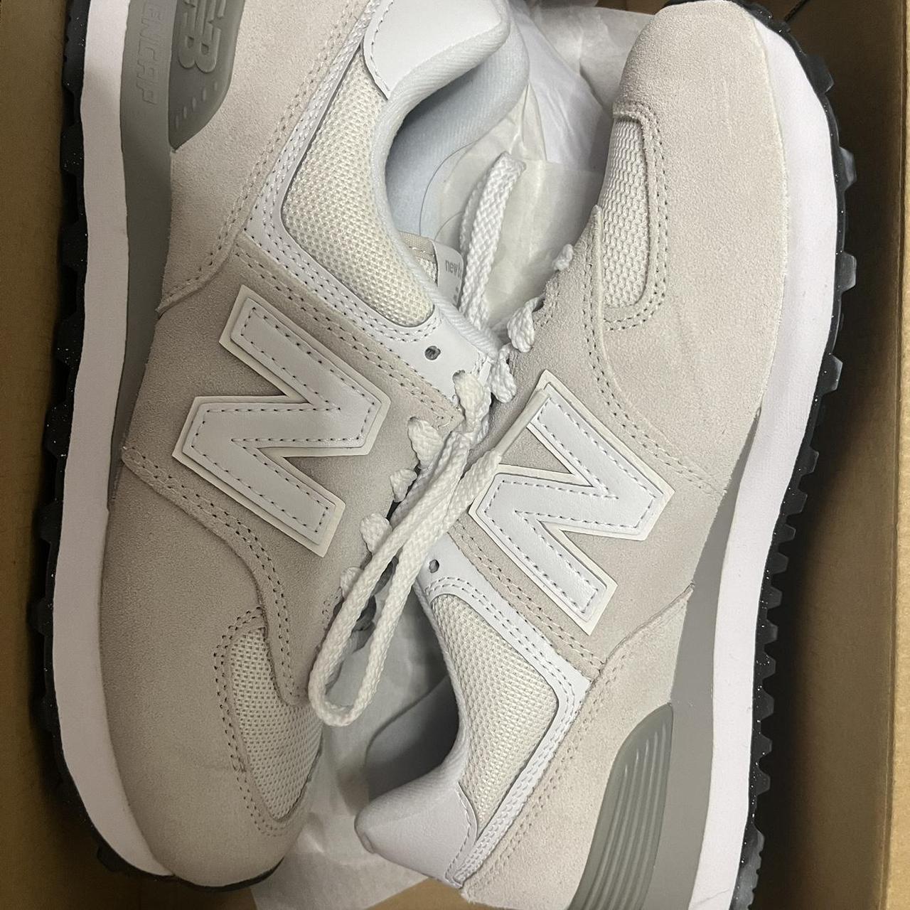 US WOMENS 567 Core New Balance Size 7.5 NEVER... - Depop