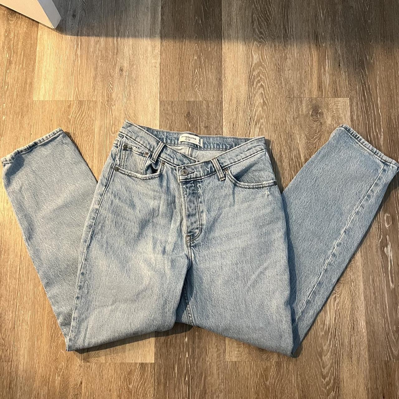 Abercrombie Dad High Rise Jeans size 27/4 Short with... - Depop