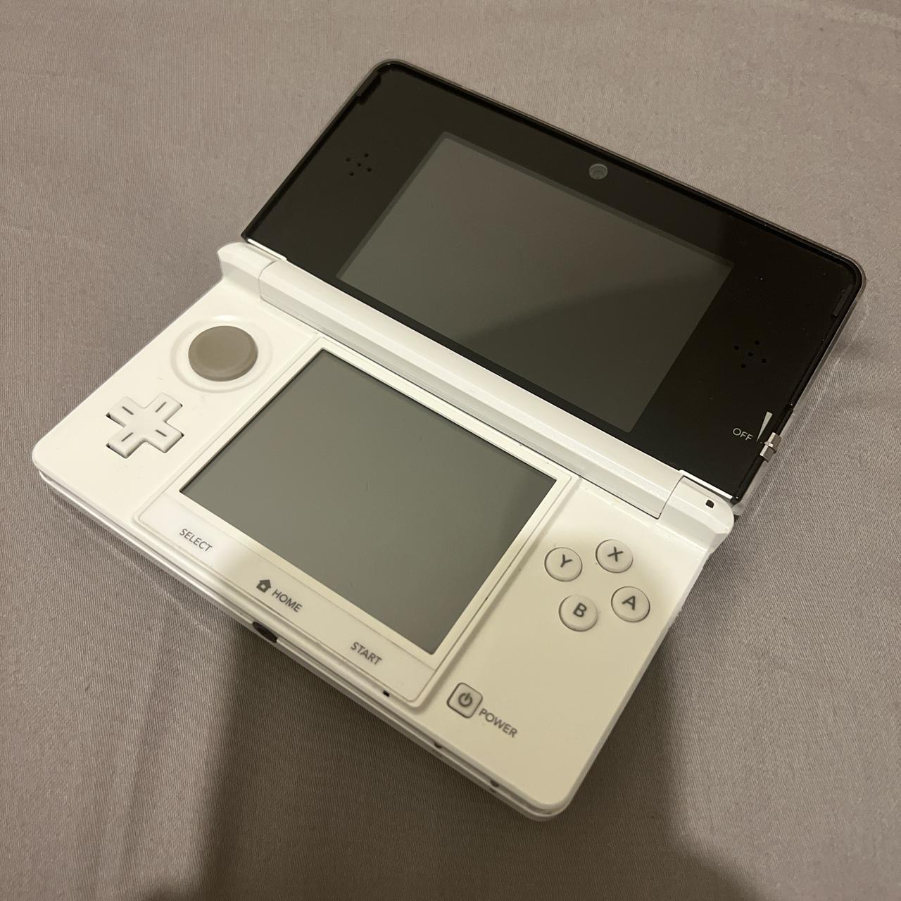 Nintendo 3DS Bundle + 11 games, case and... - Depop