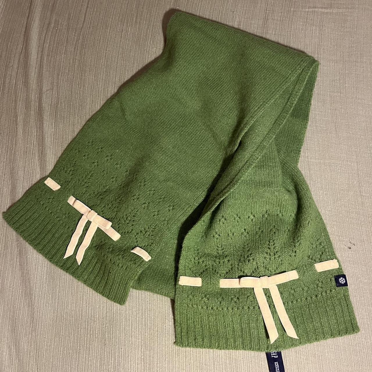 Gap Green scarf. Beautiful color and beautiful... - Depop
