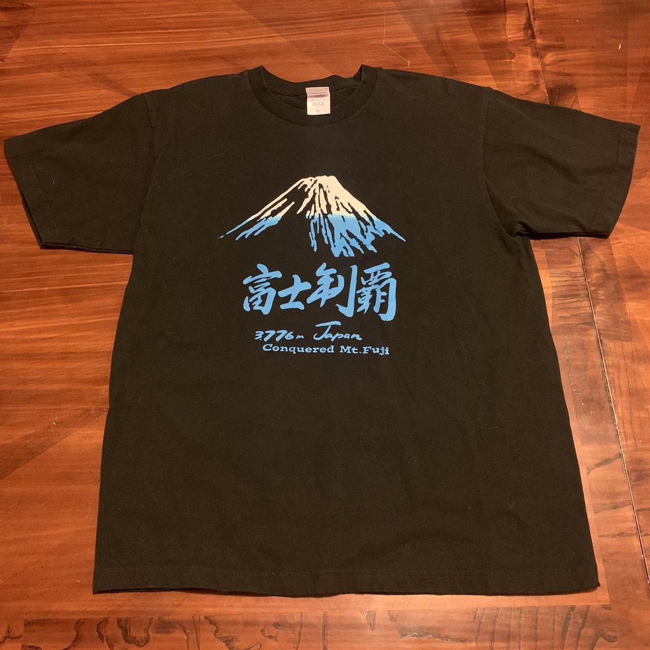 Japanese Mount Fuji tee shirt - Depop