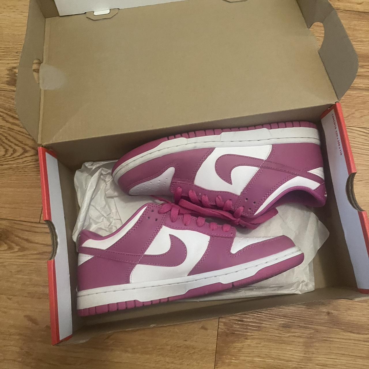 gently used nike dunks - Depop