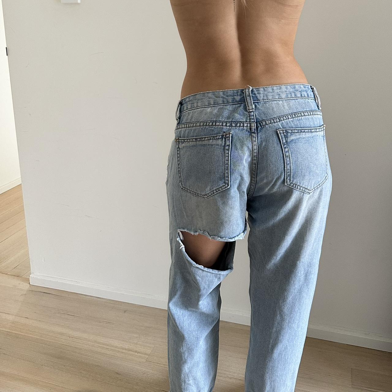Low waisted baggy jeans Rip at the back Size M - Depop
