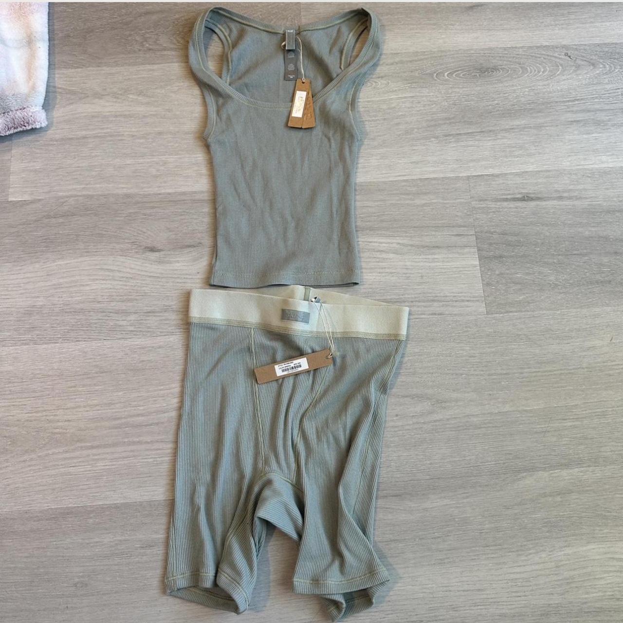SKIMS SET Size: XXS | Color: Mineral both BRAND... - Depop