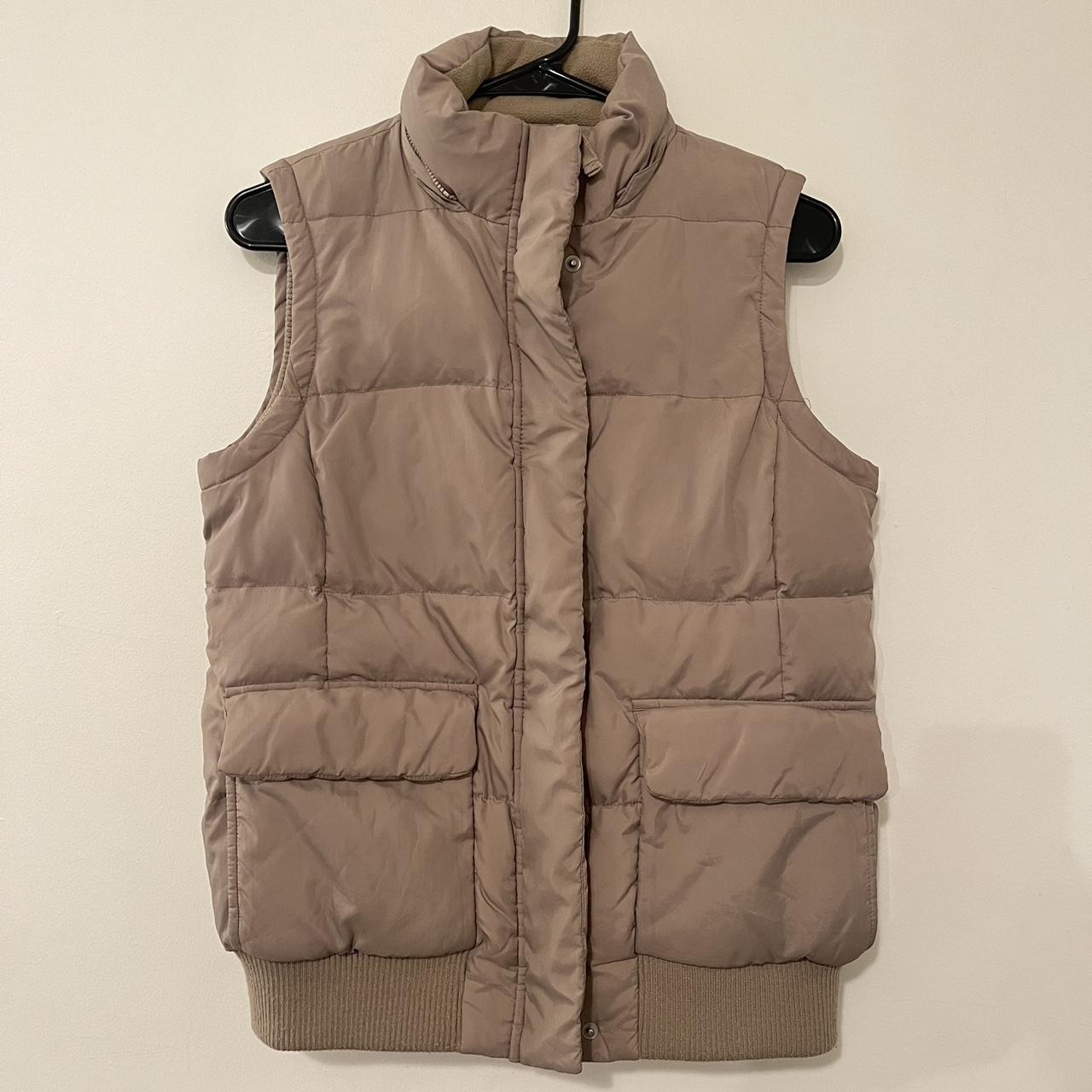 Gap puffer vest tan/mocha color has a detachable... - Depop