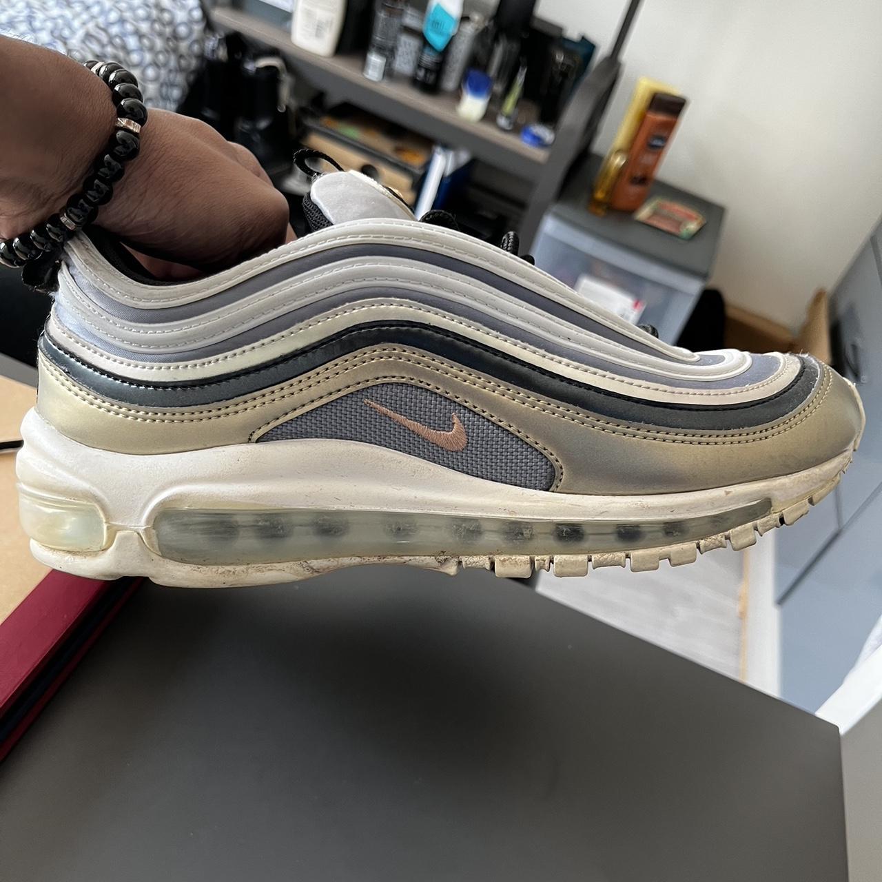 Nike Men's Silver and Black Trainers | Depop