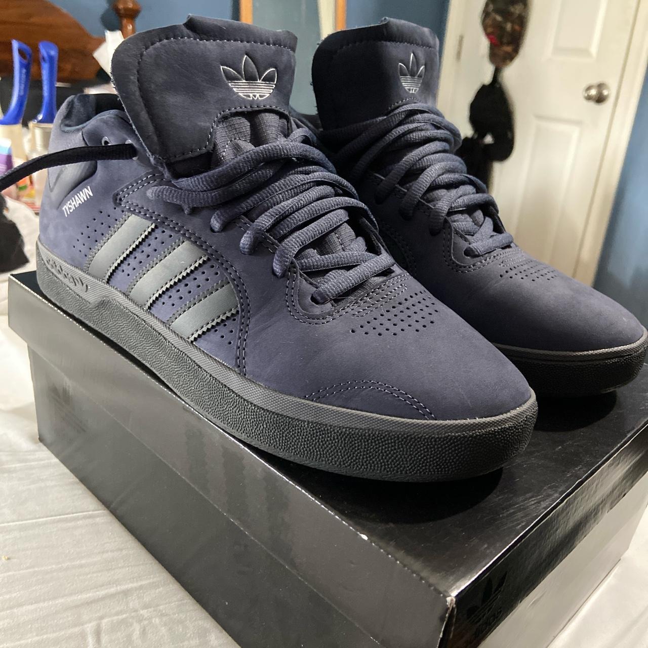 Adidas Men's Navy and Black Trainers | Depop