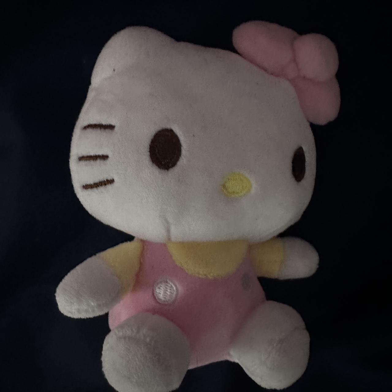 Hello kitty small plush - Depop