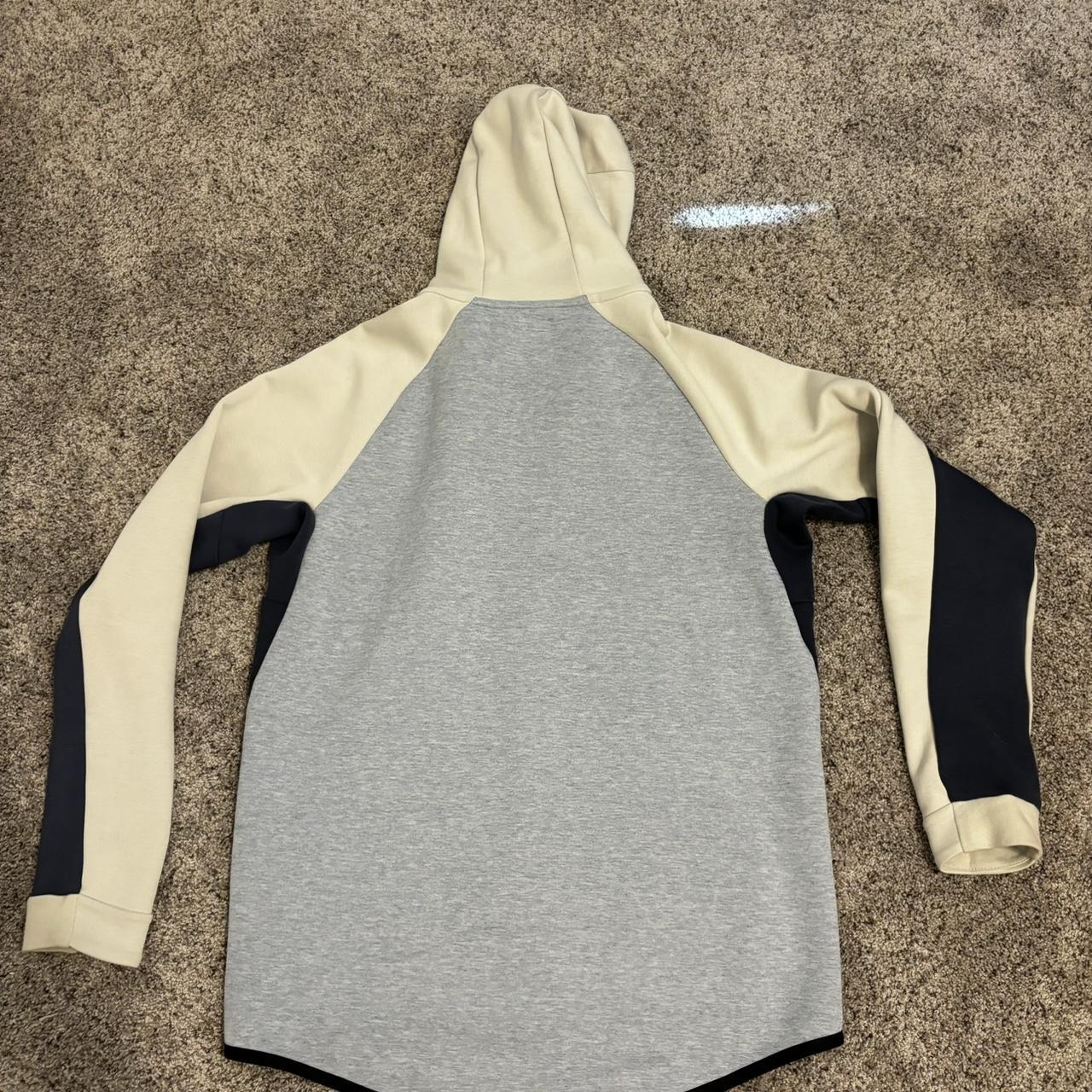 L Vintige tri color Nike tech - Depop