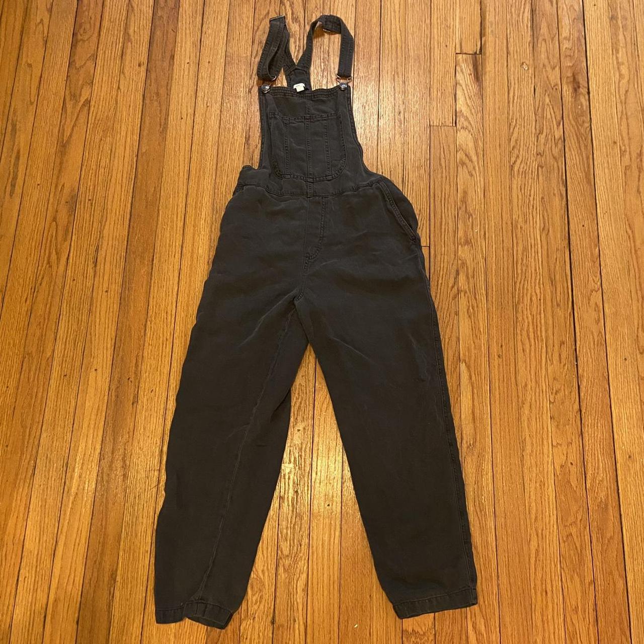 Soft and cozy grey Aerie overalls - Depop