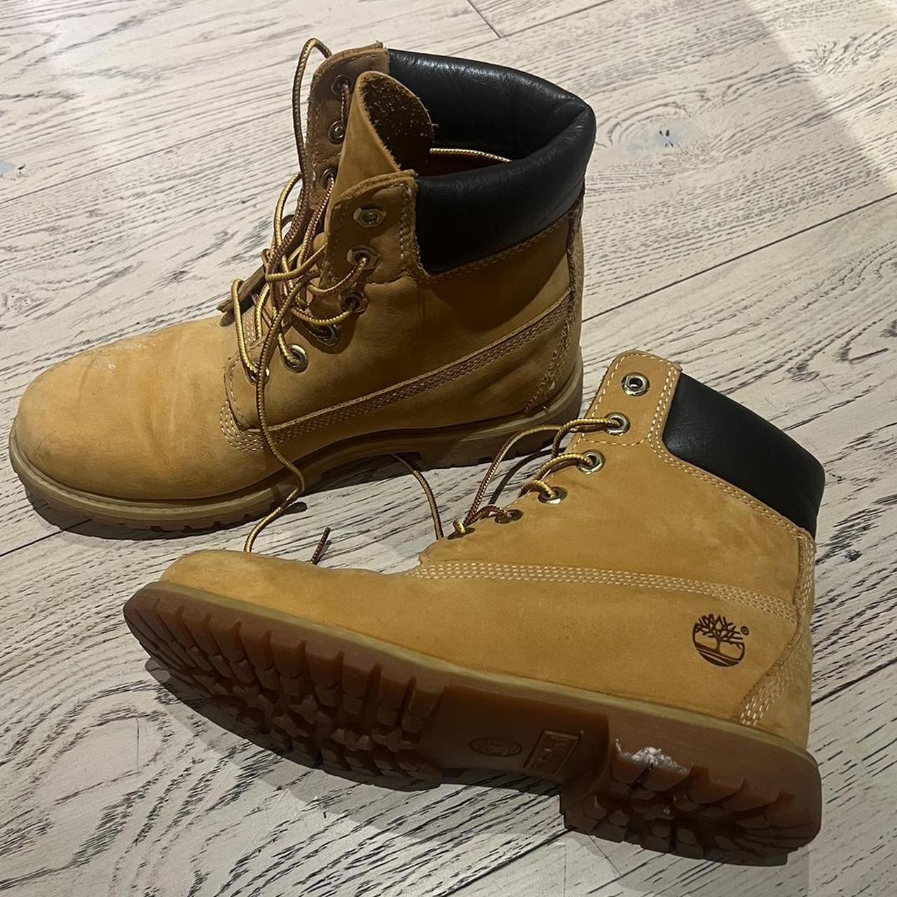 Women’s 9.5 timberlands. Small scuffs in the front... - Depop