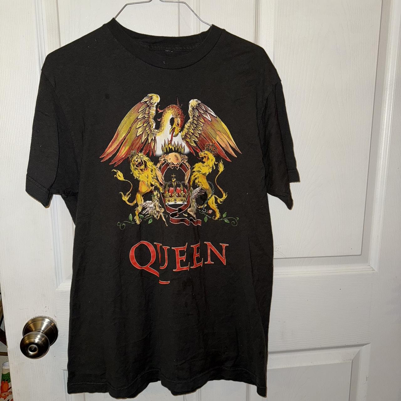 Black Queen band tee with red accents #rockbandtee... - Depop