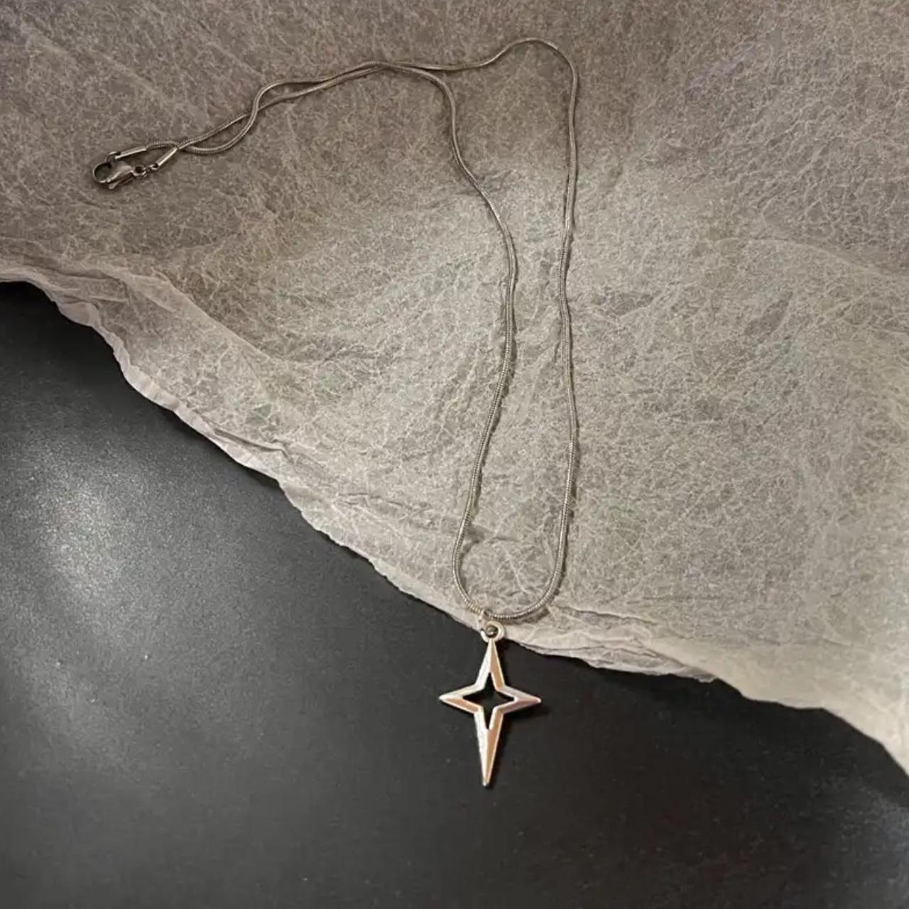 silver 4 point star pendant on chain - Depop