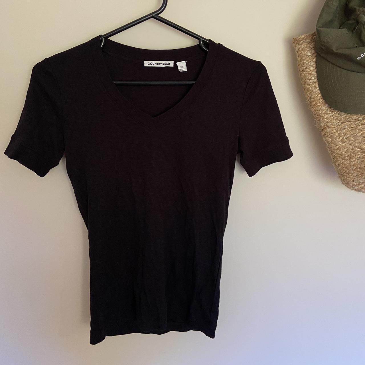 Country road v neck tee (8) - Depop