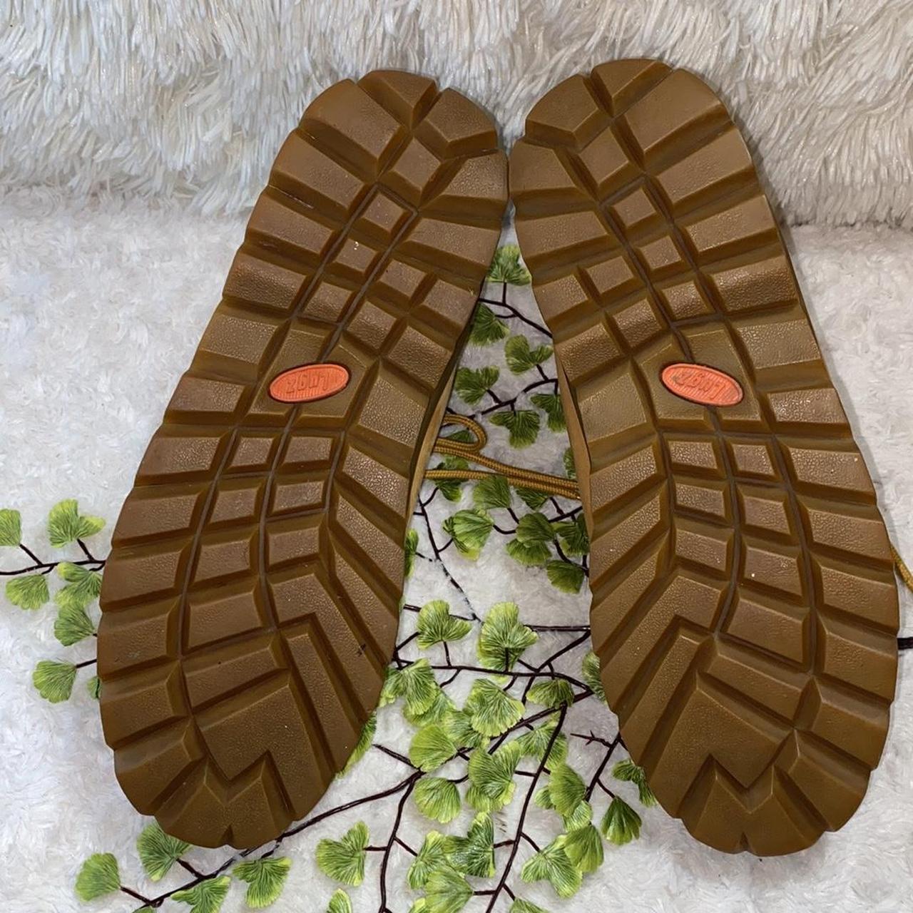 Vintage-90s lace up Lugz -Tan-Almost excellent... - Depop