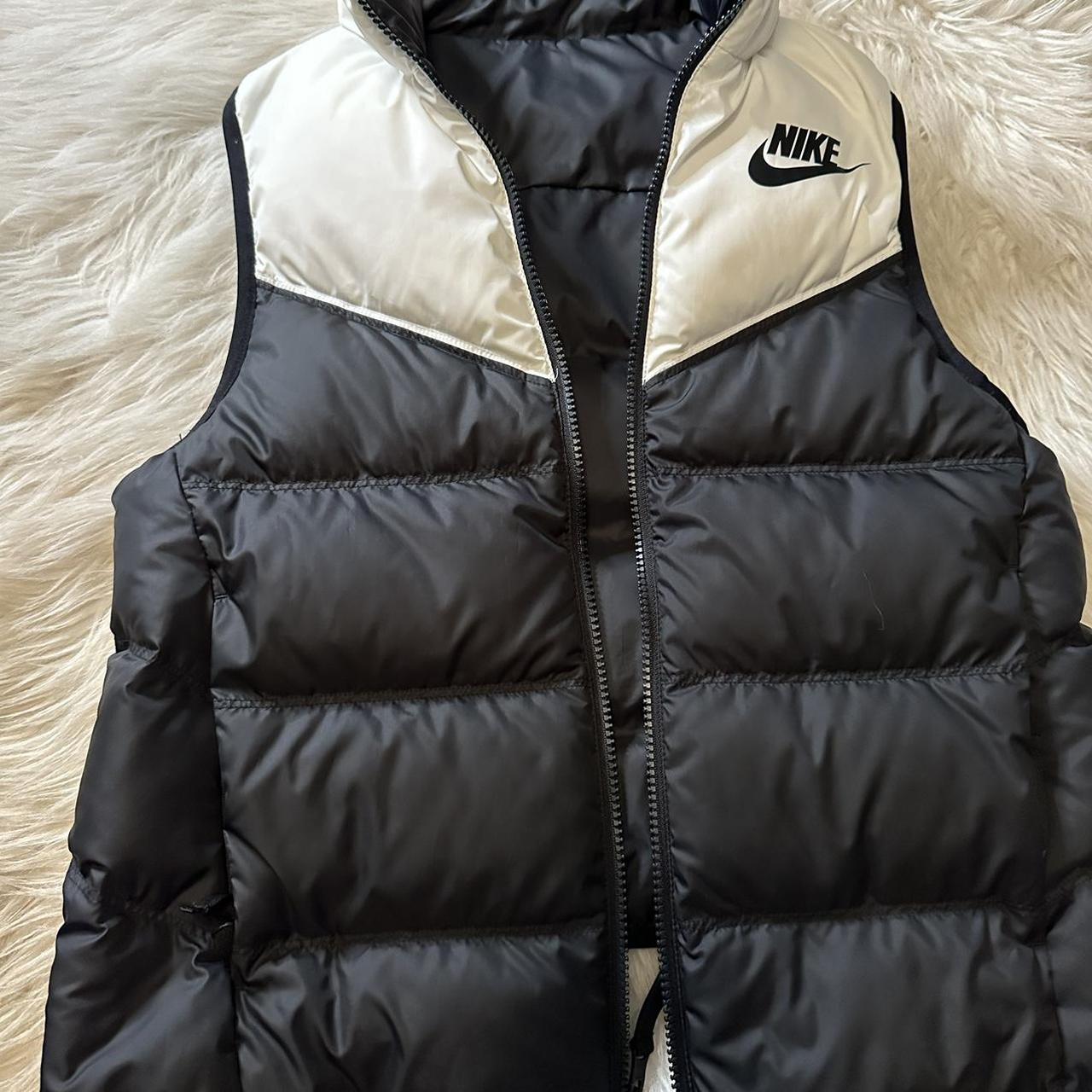 Reversible Nike puffer vest - Depop