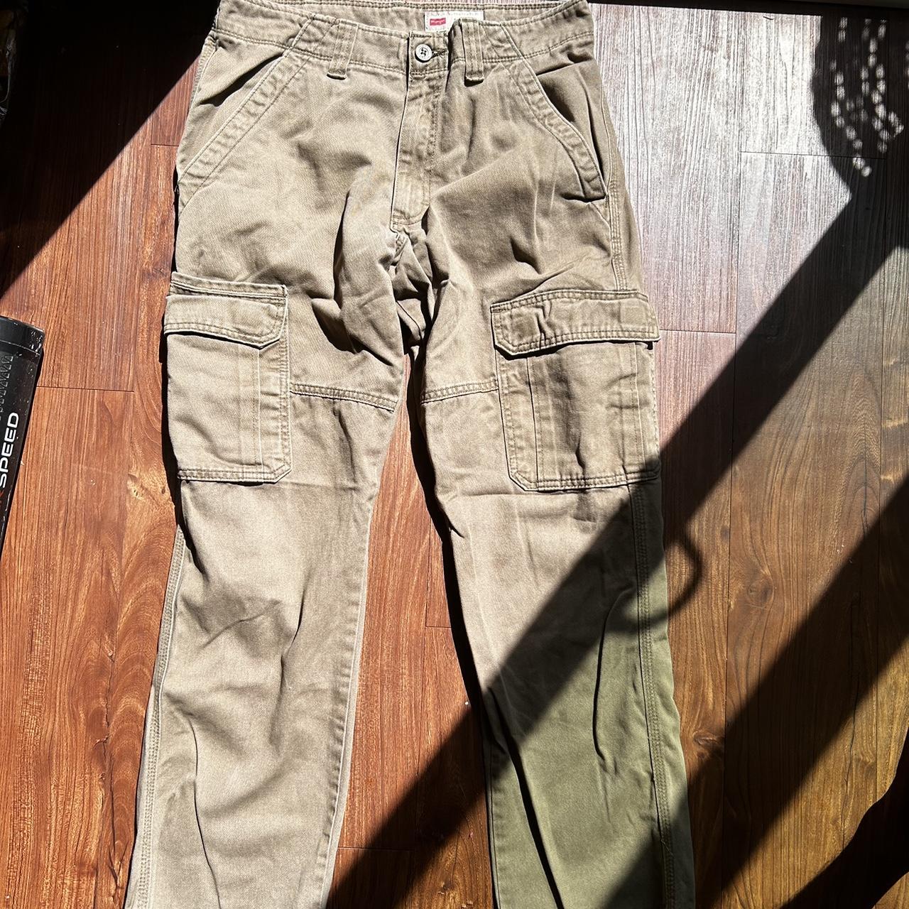 Wrangler relaxed fit - Depop