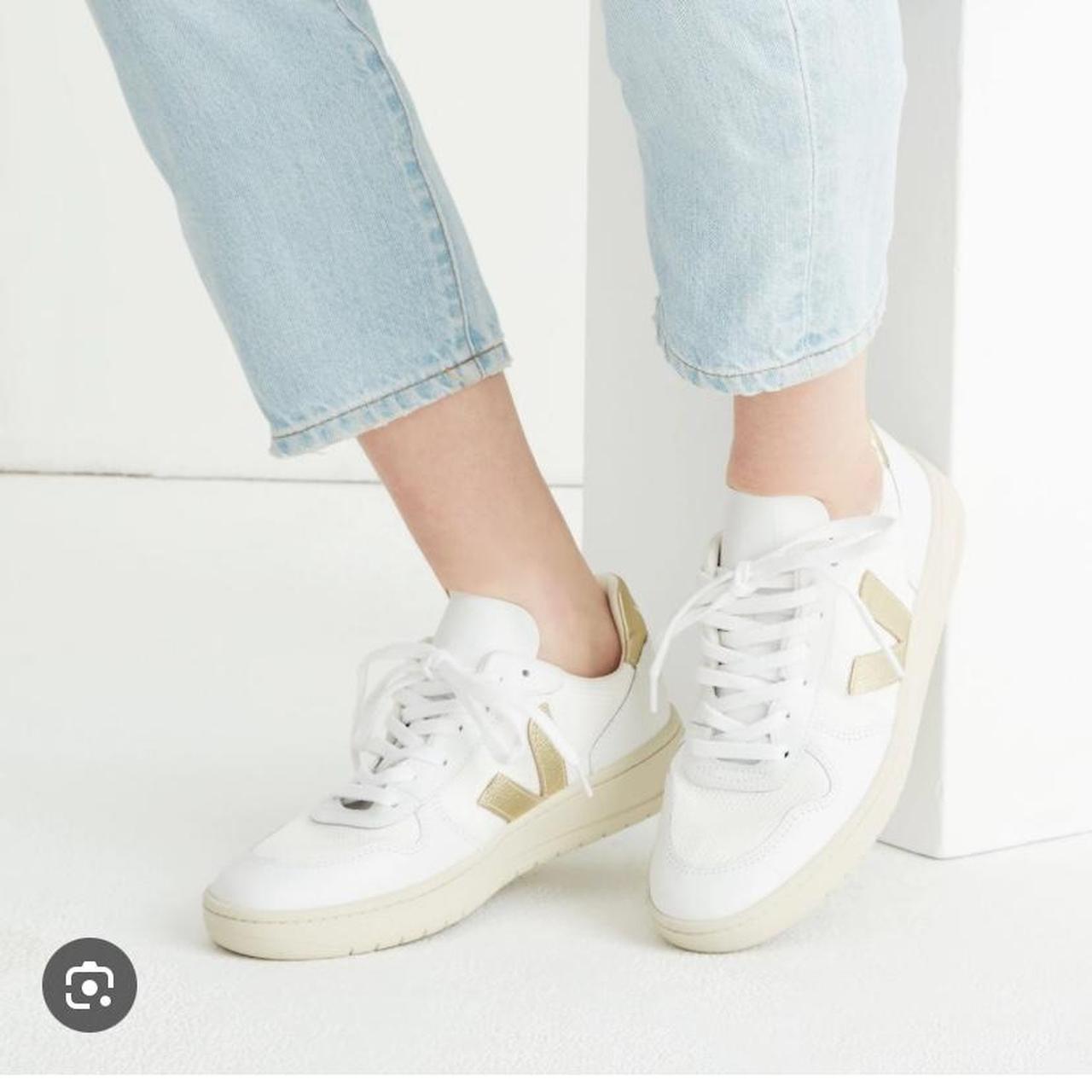 Veja V10 Gold Sneakers Size 8.5 Excellent... - Depop