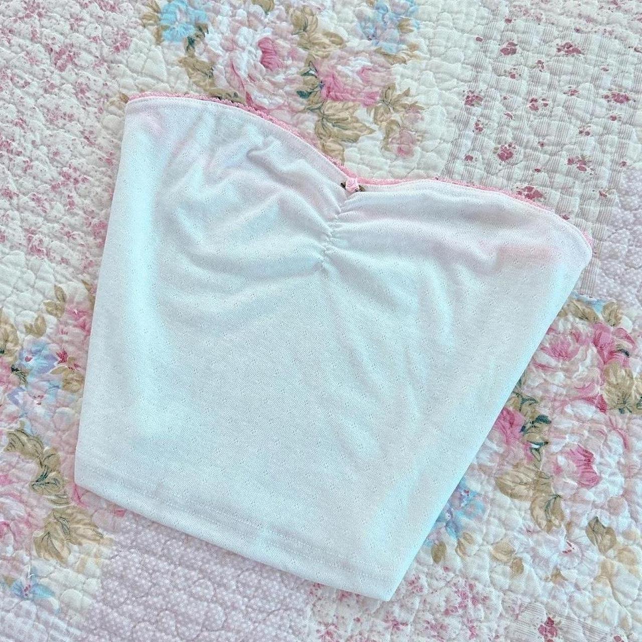 🎀 Cute Rose Tube Top 🎀 🎀 Adorable white tube top... | Depop