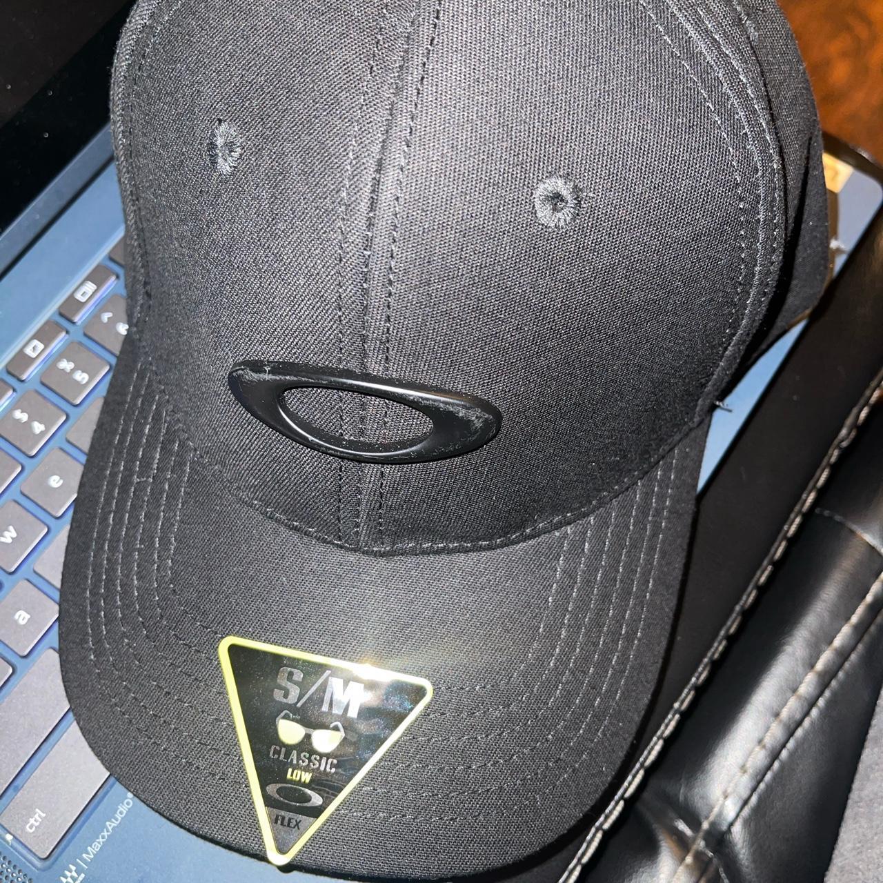 Oakley hat - Depop