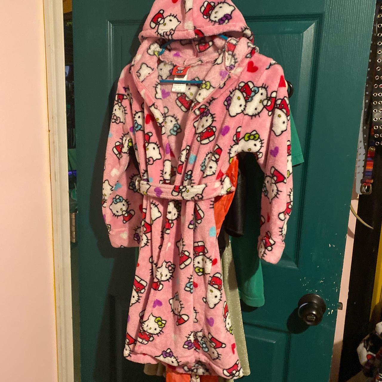 Hello Kitty Robe SUPER SOFT AND CLEAN Size 7 kids... - Depop