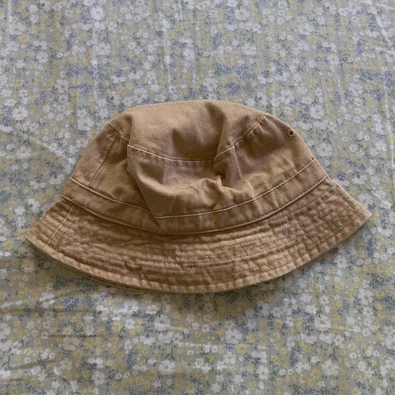 🌼 urban outfitters tan bucket hat 🌼 super versatile... - Depop