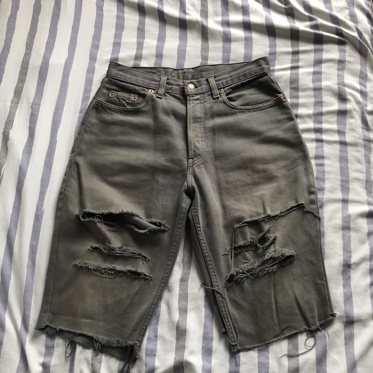 Levi’s ripped jorts - Depop