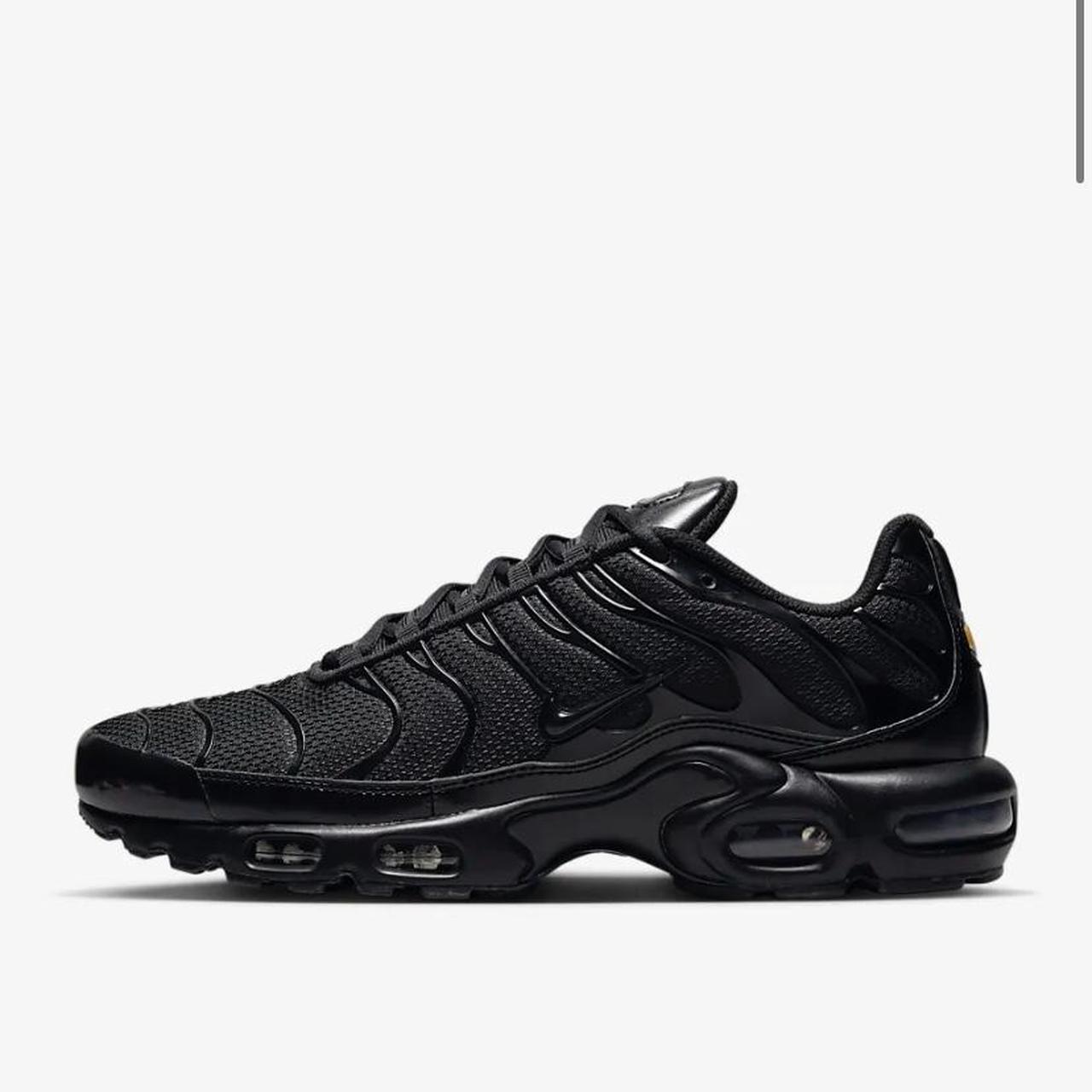 Black tns Worn a bit but still have good use - Depop