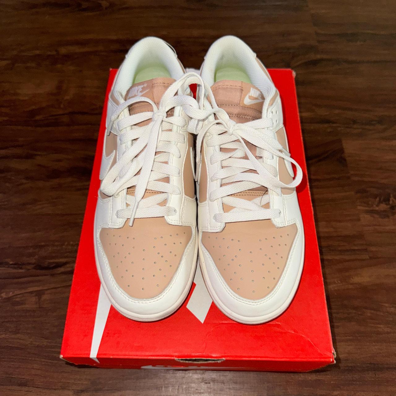 Wmns Nike dunk low Box doesn’t match shoes. - Depop
