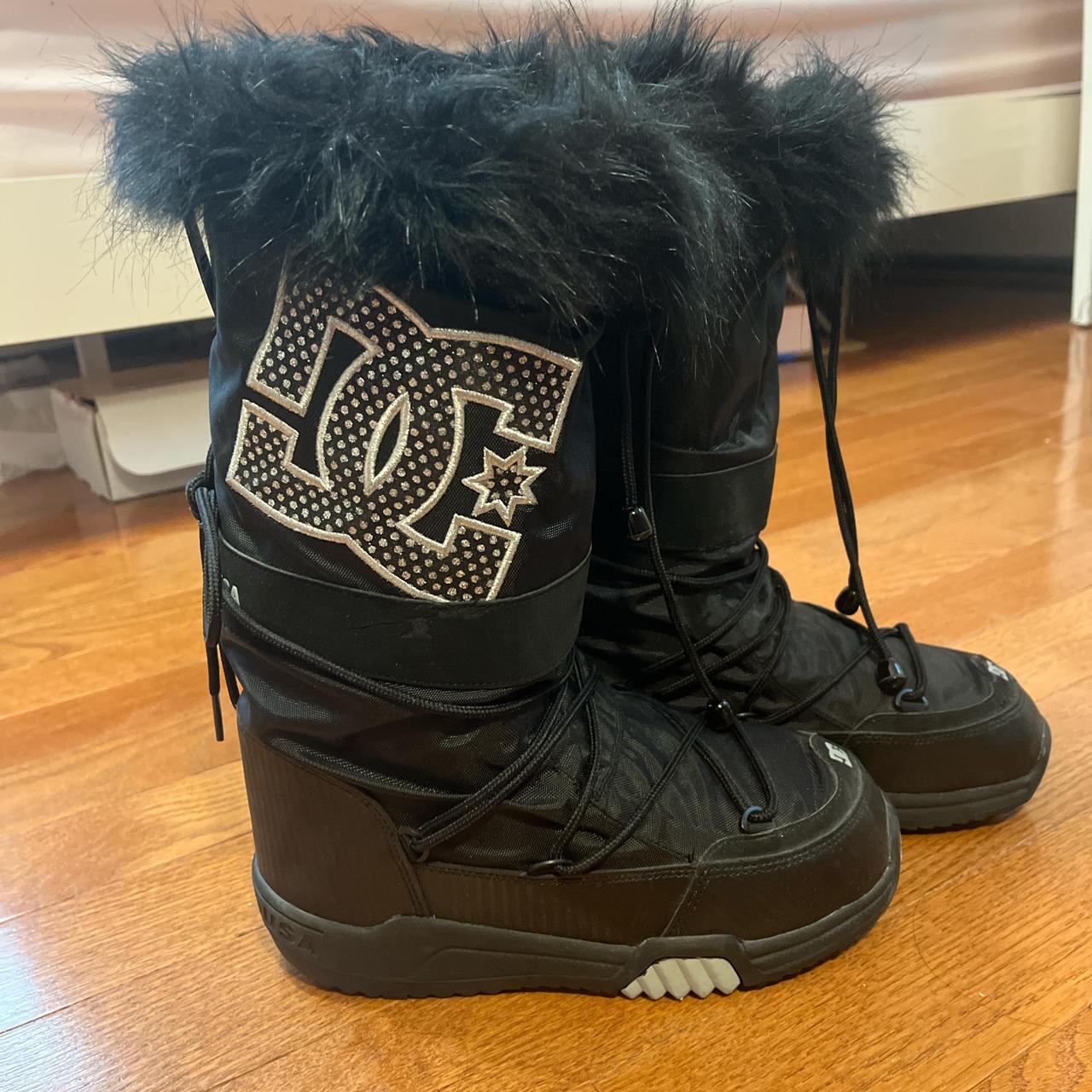 PERFECT condition dc boots! hesitant post; not even... - Depop
