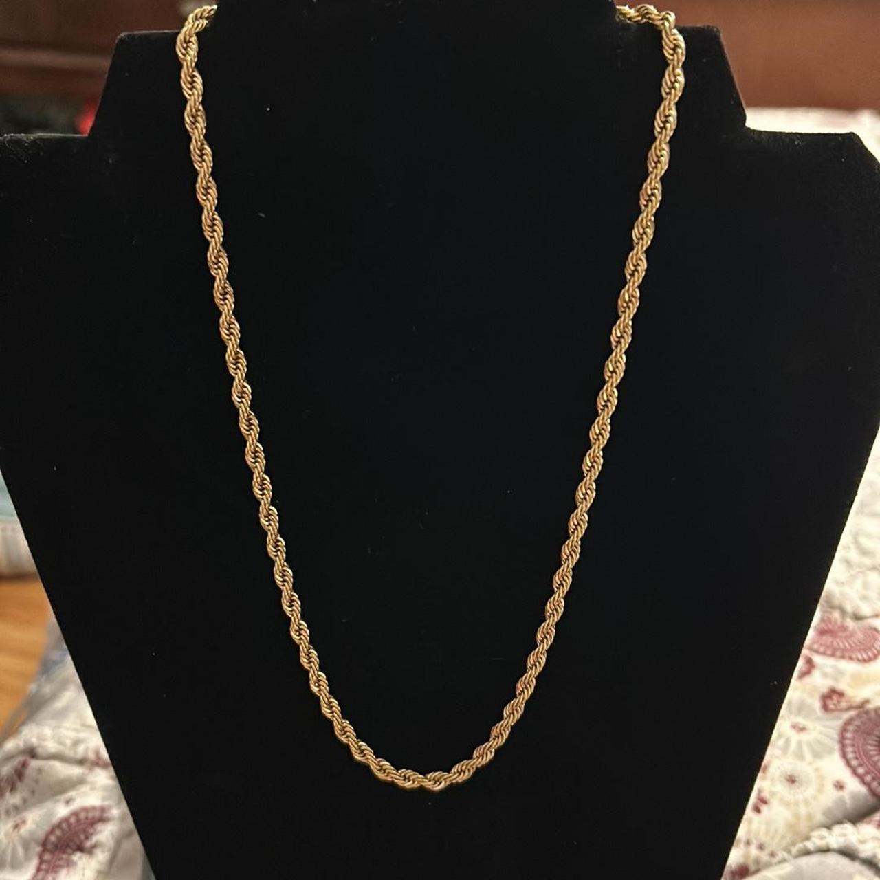 18” twisted rope chain necklace. This catches the... - Depop