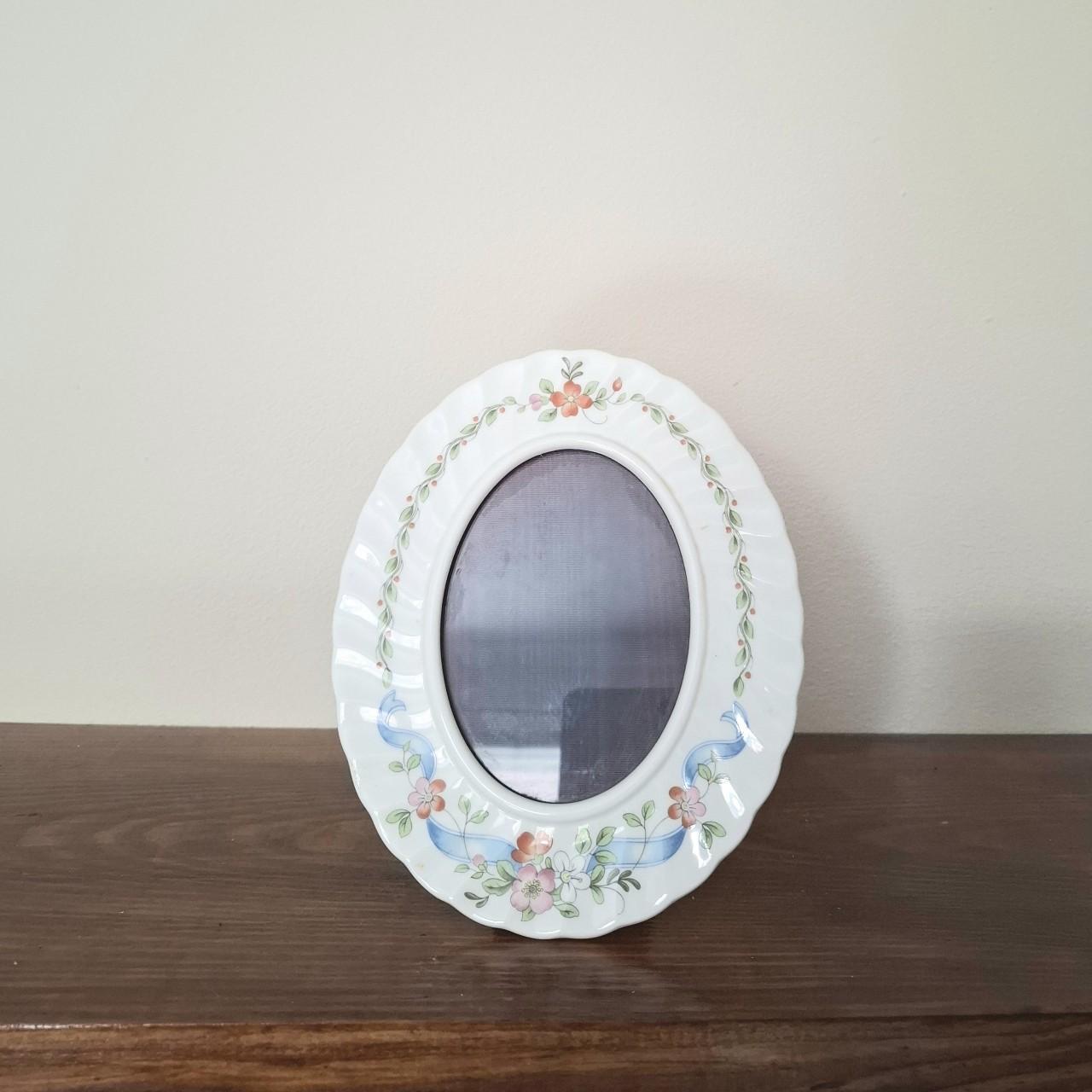 A really beautiful oval wedgewood frill frame circa... - Depop