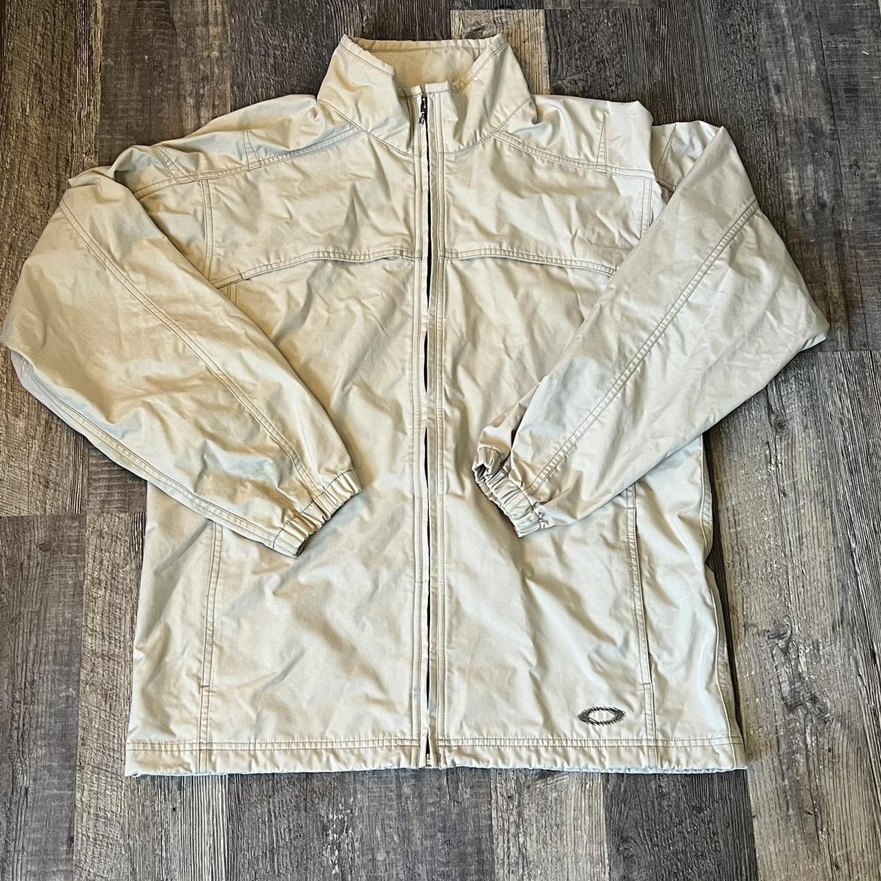 Oakley Jacket Size L I’m 5’11 for reference Has... - Depop