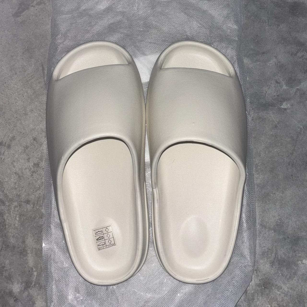cream slides NOT REAL YEEZYS‼️ Size: 38-39 - Depop
