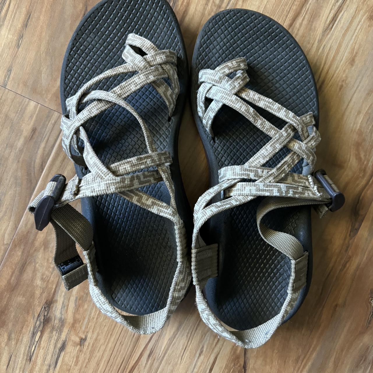 Women's over toe chaco, Nice condition - Depop