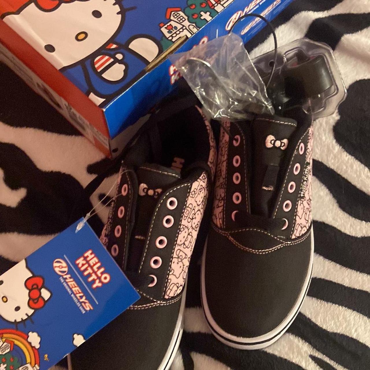 Hello kitty Heelys - Depop