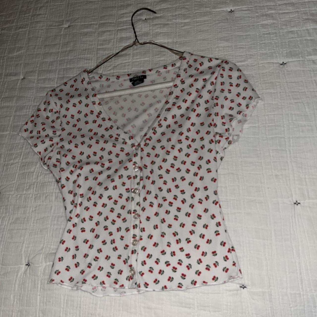 Rue 21 Women's White and Red T-shirt | Depop