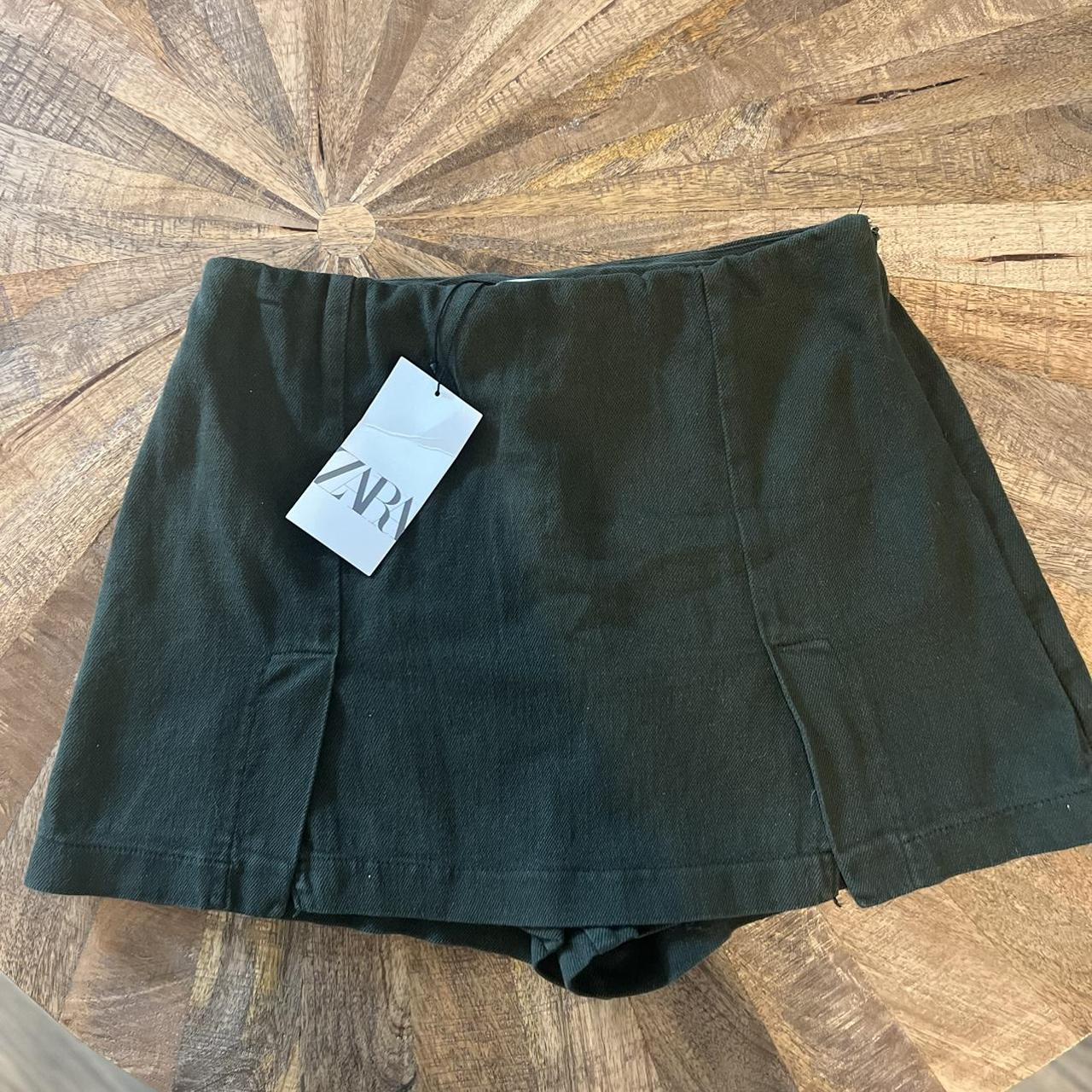 Small forest green skort brand new - Depop