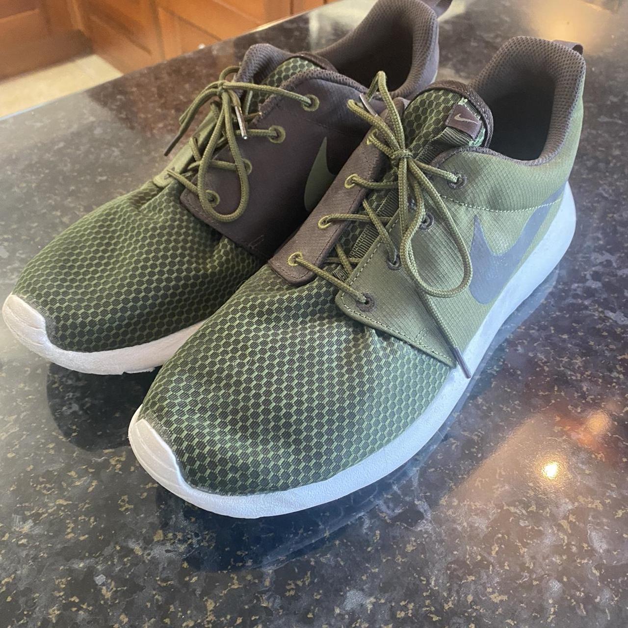 Nike Roshe sports shoe size shoes size 9 Worn once... - Depop