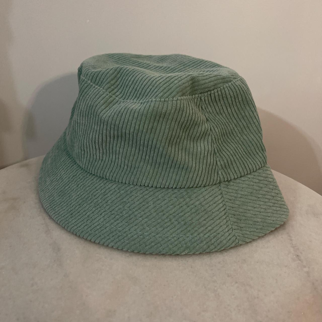 🍒 Cute lil sage green bucket hat 🍒 Never worn - Depop