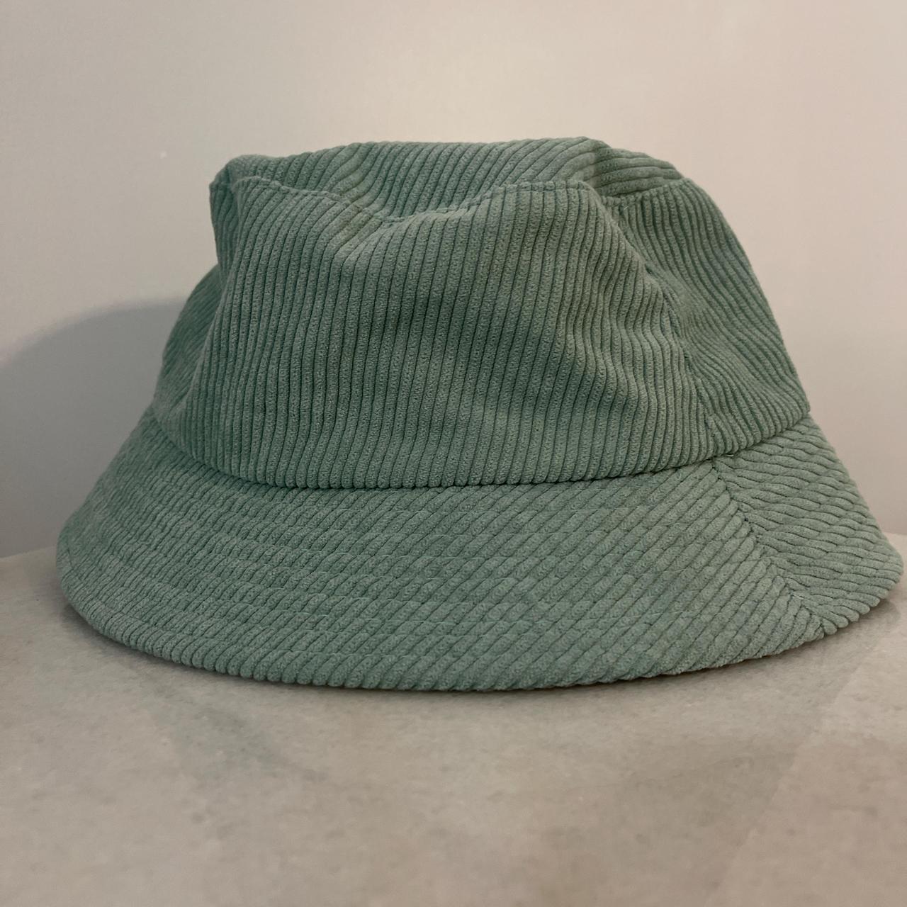 🍒 Cute lil sage green bucket hat 🍒 Never worn - Depop