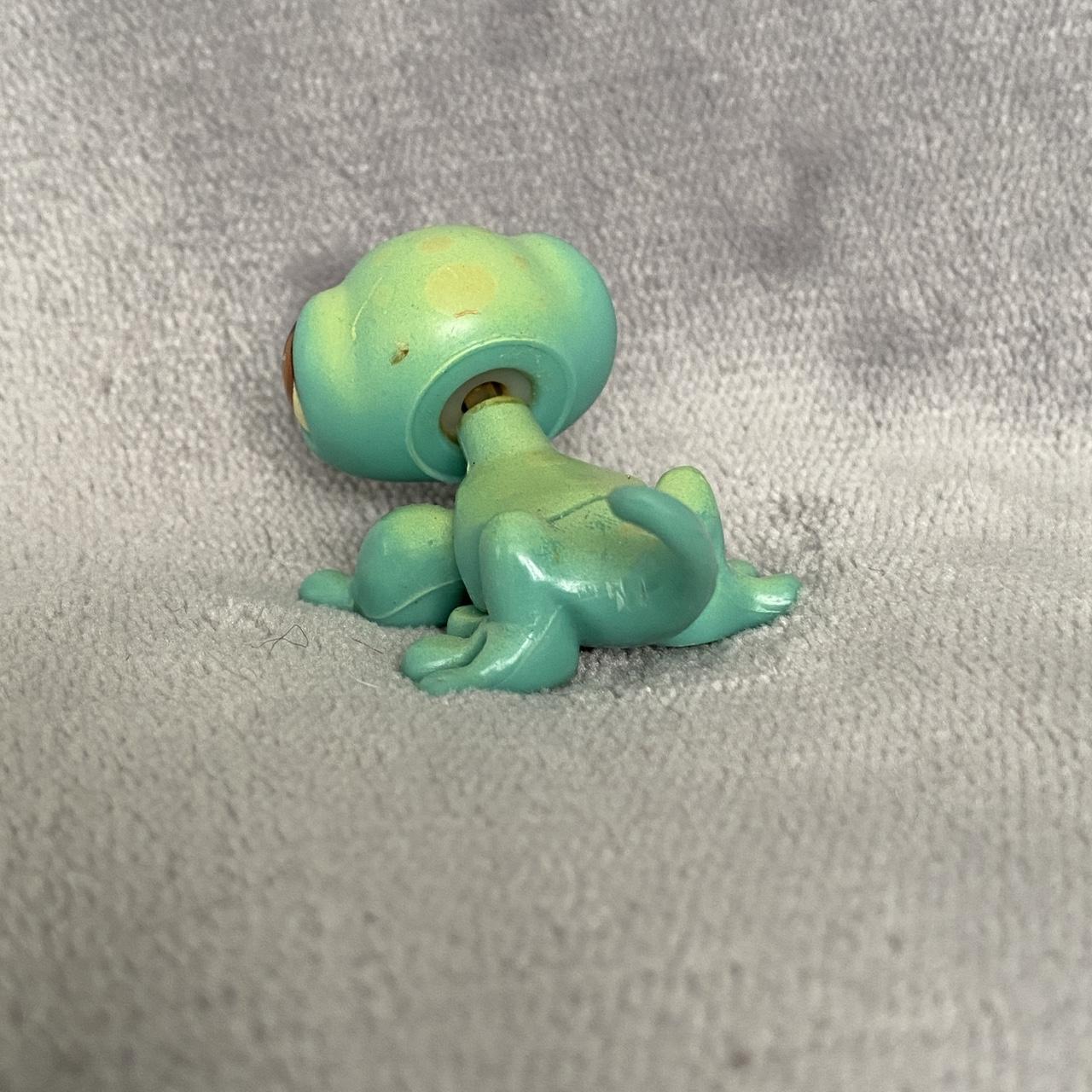 ON HOLD Littlest Pet Shop LPS Gecko 111 ... | Depop