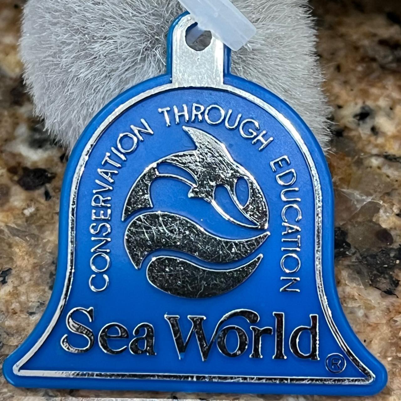 Lot of 2 Sea World stuffed plush marine animals -- a... - Depop