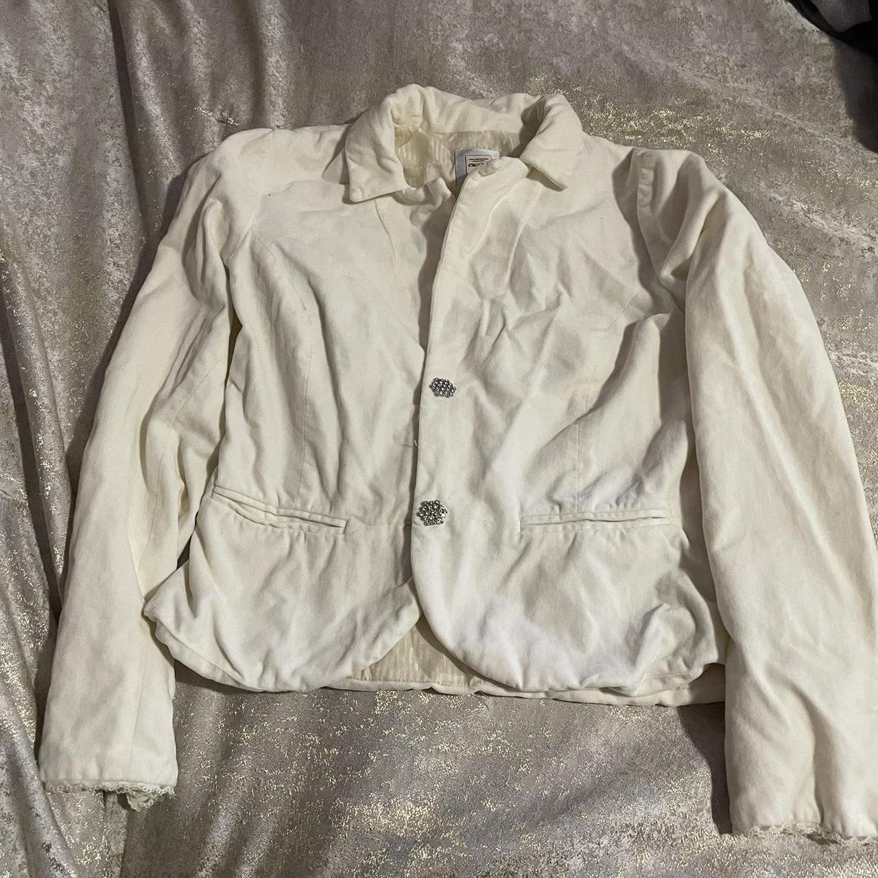 Cream vintage jacket Labeled large but best fits... - Depop