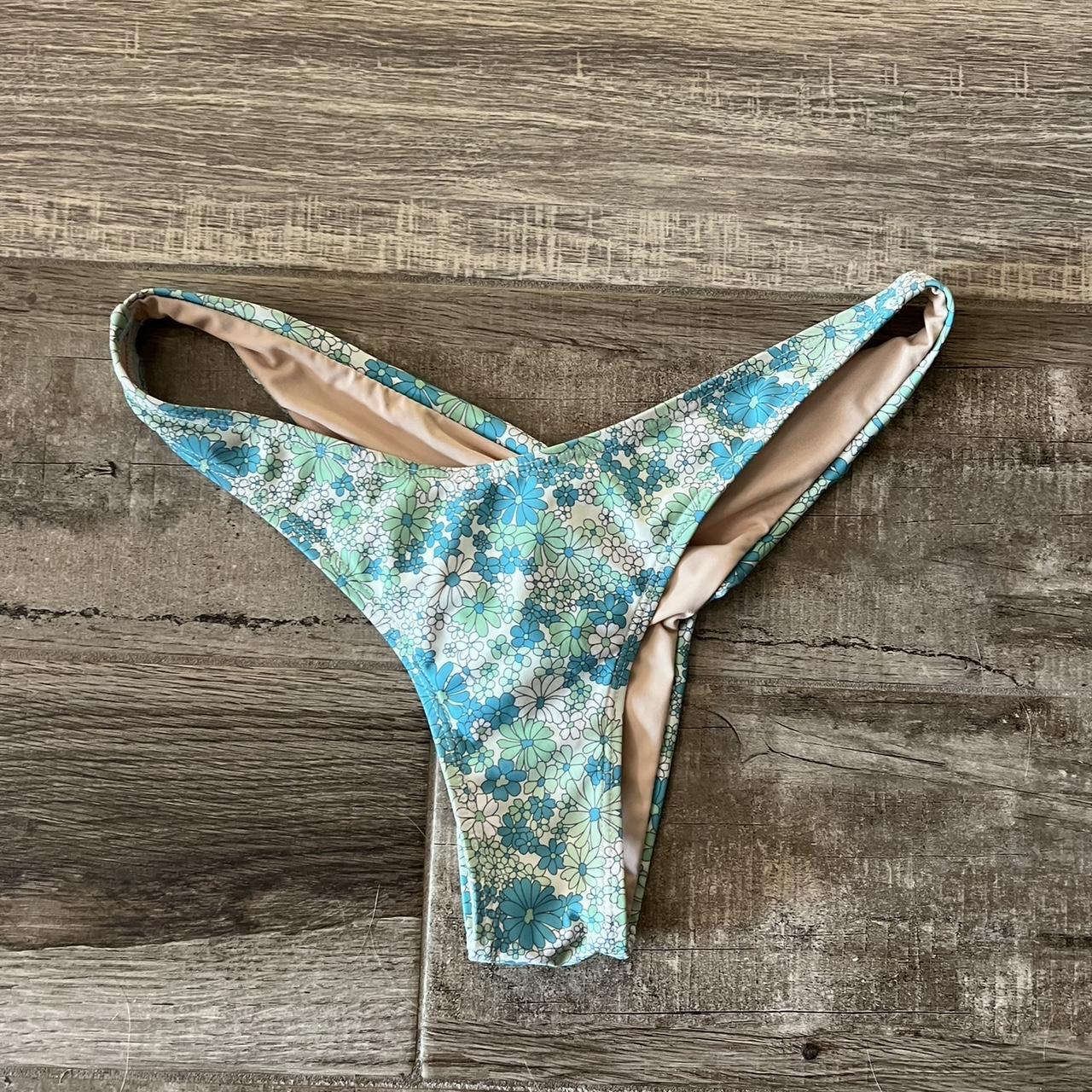 Cute lil bikini bottoms. Love the florals, don’t... - Depop