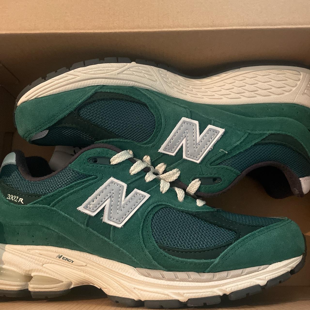 New Balance Men's Green and White Trainers | Depop