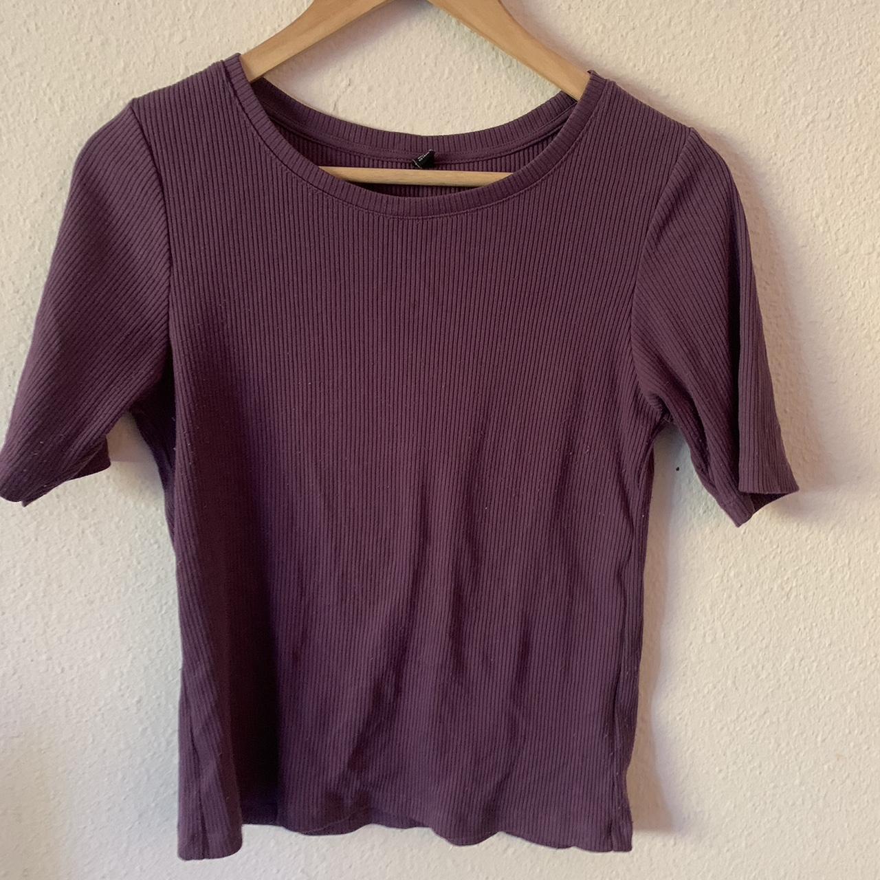 Uniqlo purple top with ribbing detail has a small... - Depop
