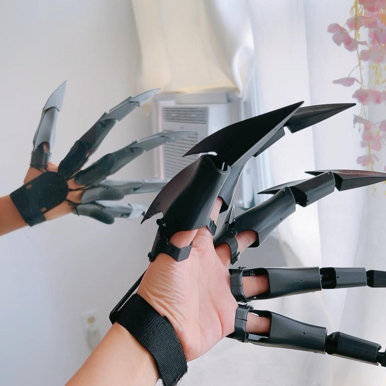 Black Cosplay Articulating Claws ─ ⊹ ⊱ Cosplay ⊰ ⊹... - Depop