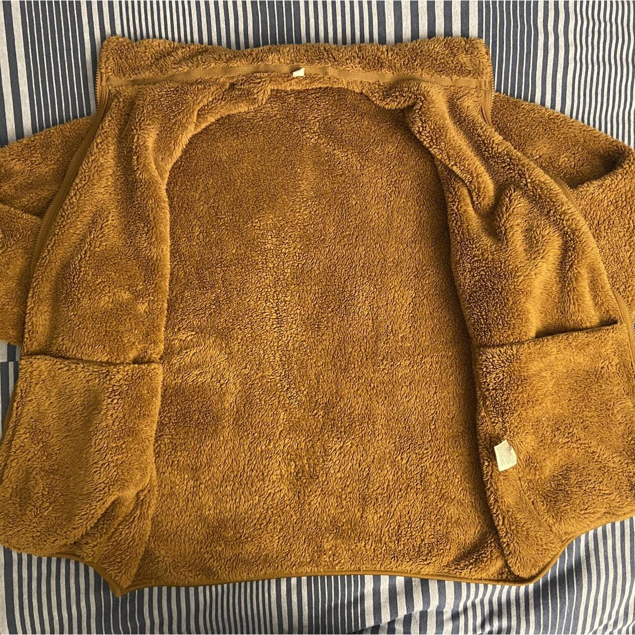 UNIQLO Brown Fuzzy Jacket Super warm and soft! - Depop